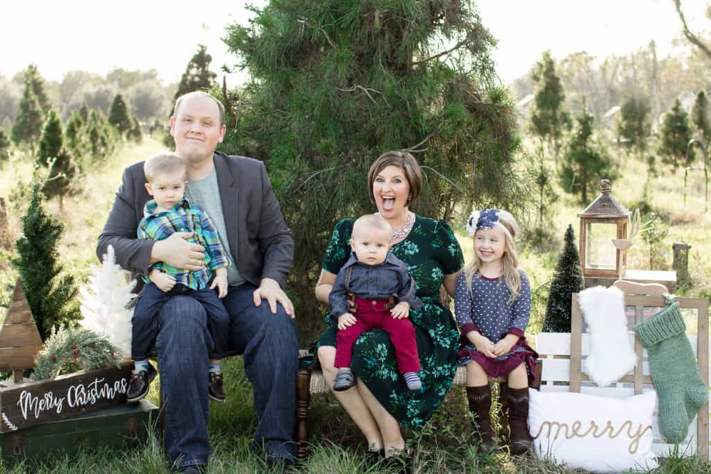 10 Outfit Tips to Rock your Family Photos - Radiantly Dressed